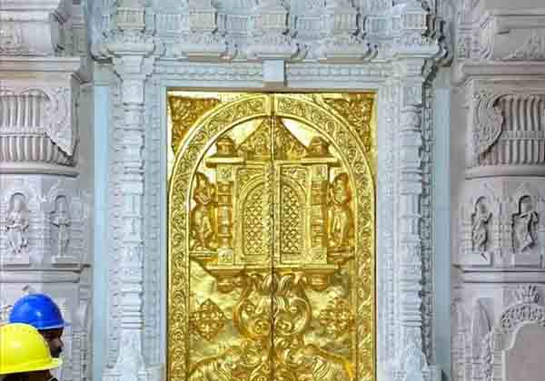 first golden gate installed in ayodhya ram mandir अयोध्या 1